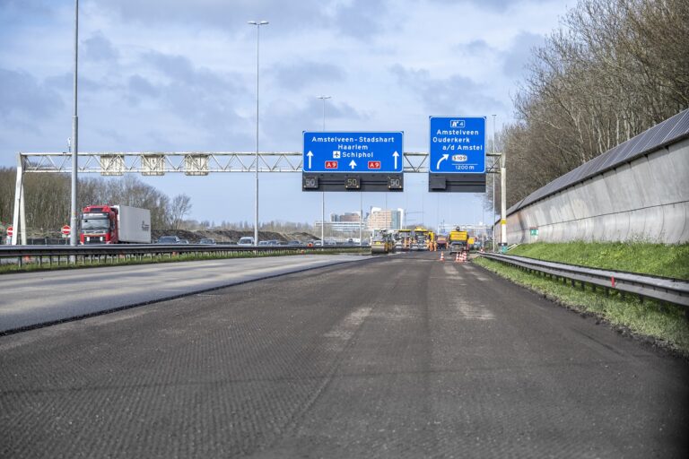 Extra rijstrook tussen knooppunt Holendrecht en afrit 4 Ouderkerk aan ...